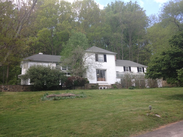 Large Estate: Pool, Game Room Upscale Neighborhood - Bryn Mawr, PA