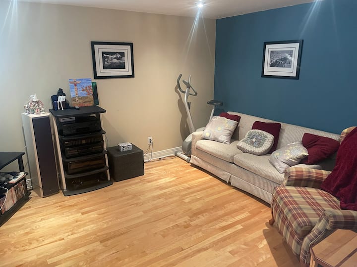 Chambre Privé Dans La Maison De L'hôte : ÉTienne - Montreal