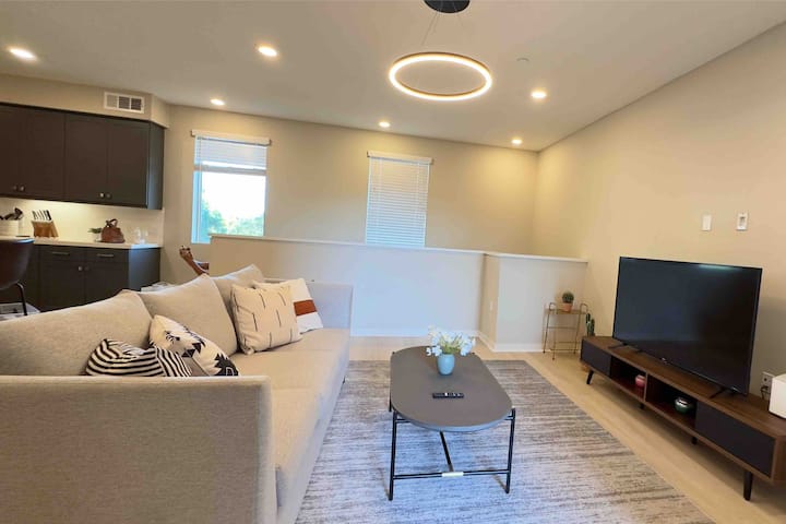 Premier 2bd/2ba In Irvine Center - Balboa Island, CA