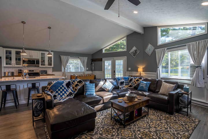 Mountain Time Lodge With Hot Tub - Pet Friendly - Albrightsville, PA