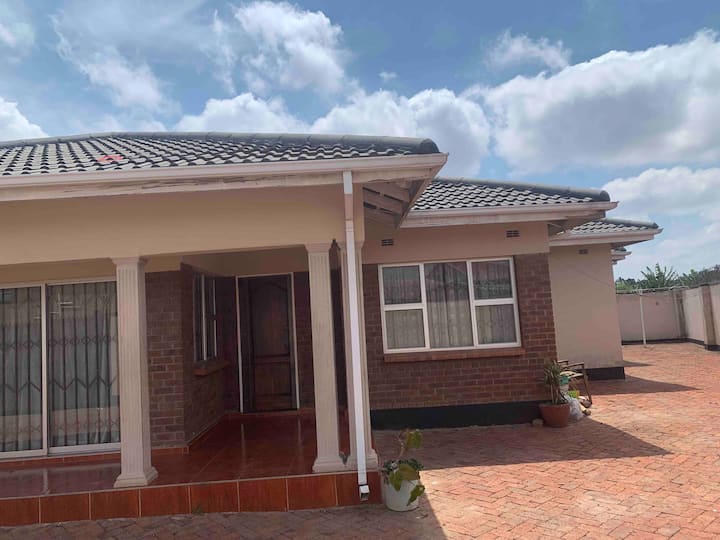 Westgate 3 Bed Modern Hse Solar, Wi-fi, Water Tank - Harare