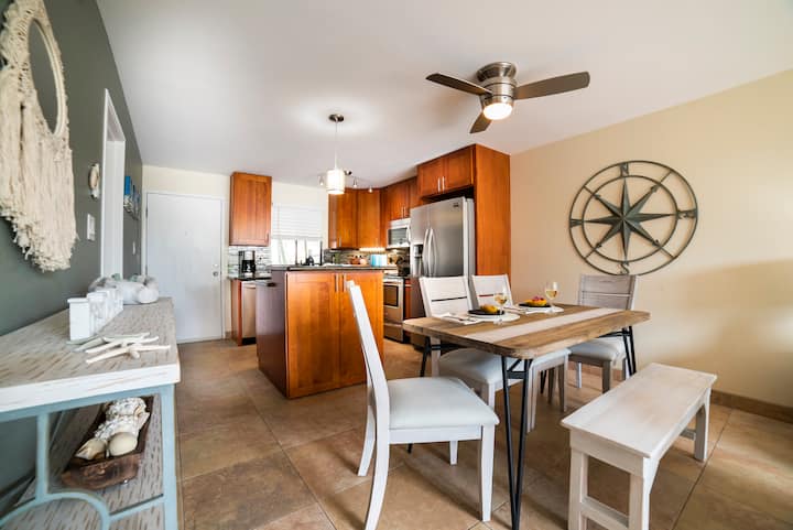 High Quality Furnishings, 2 Min Walk To Beach - Maui, HI