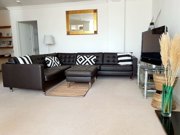 Hove Beach Park Prom. Large 2bed 2bath. Sleeps 4. - Brighton and Hove
