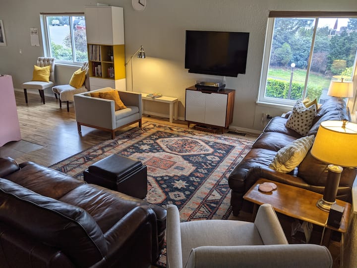 Narrows Bridge Getaway - Fox Island, WA