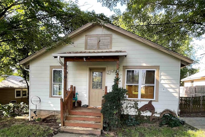Charming Emma Bungalow - Asheville, NC