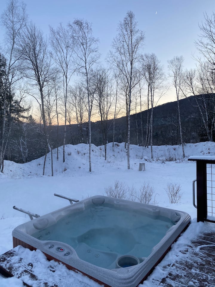 Epic Stowe Ski Oasis - Large, Private W/ Hot Tub - Stowe, VT