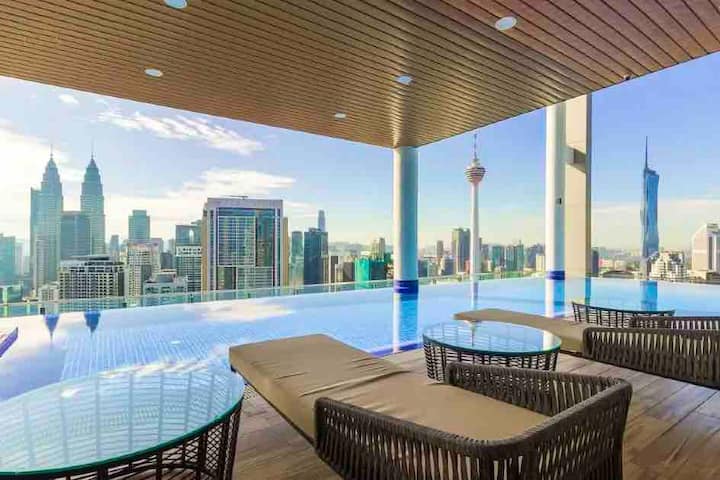 Cozy Apartment & Infinity Pool With- Klcc View - Kuala Lumpur