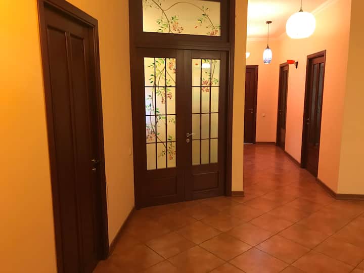 Сдаю большую квартиру в малом центре Еревана - Ereván