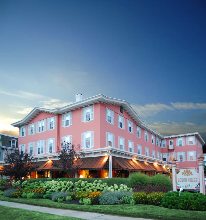 The Ocean House - 26) Premium King Room - Sea Girt, NJ