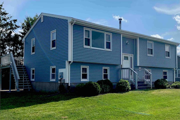 6 Bed 2 Bath Home W/central Air - Narragansett, RI