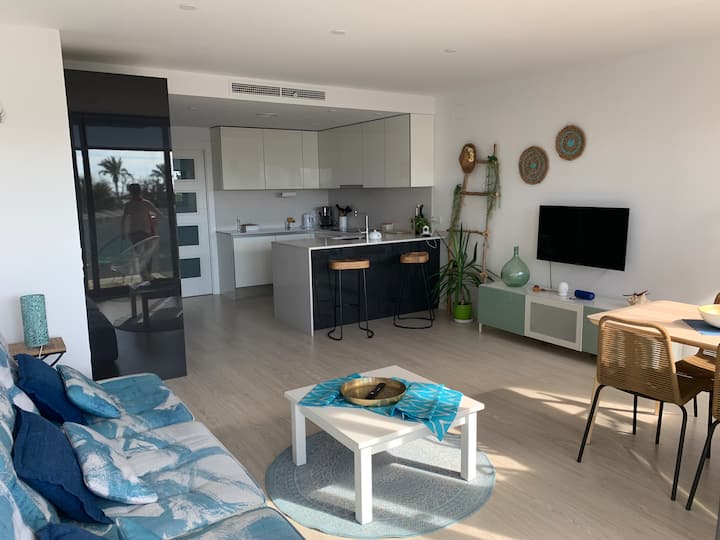 Bonito Apartamento Nuevo Frente A La Playa - Calella