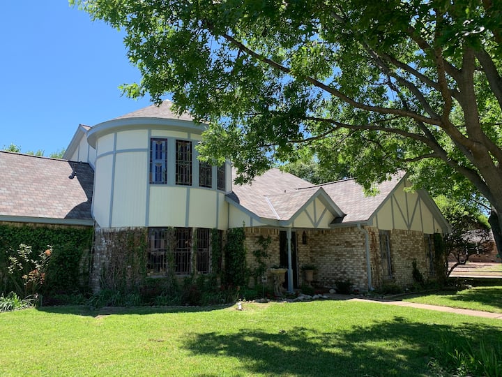 Bohemian Castle - A Truly Unique Experience. - Plano, TX