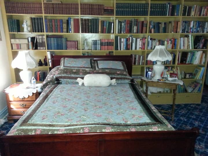 Library Room @ The Mimosa - Altoona, PA