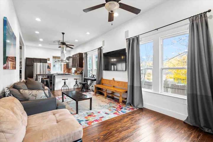 7 Bedroom East Downtown House With Pool - Austin, TX