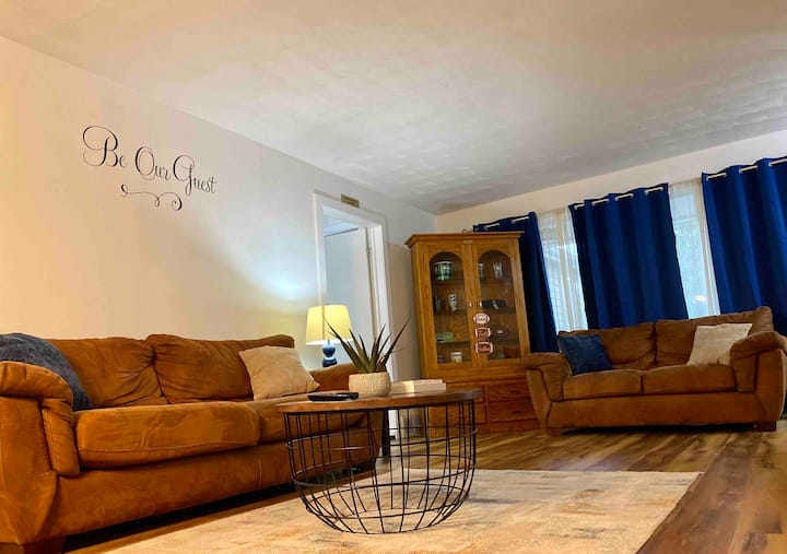 Luxury 5br, 2 Ba Home Near Notre Dame -Game Room! - Mishawaka, IN