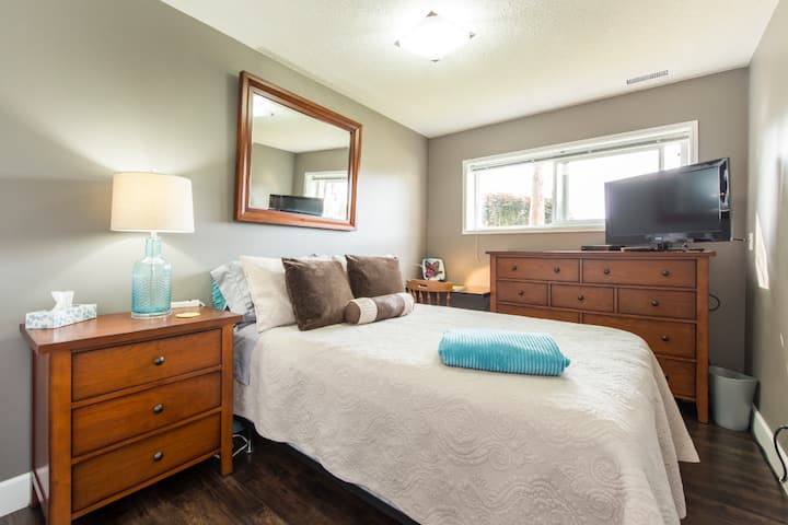 Charming Room - Coquitlam