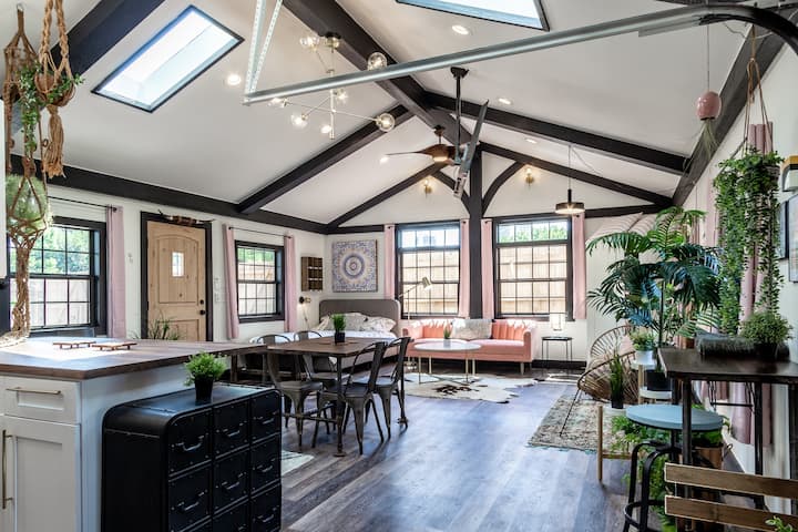 Modern Bohemian Cottage By Downtown In The Pearl - Tulsa, OK