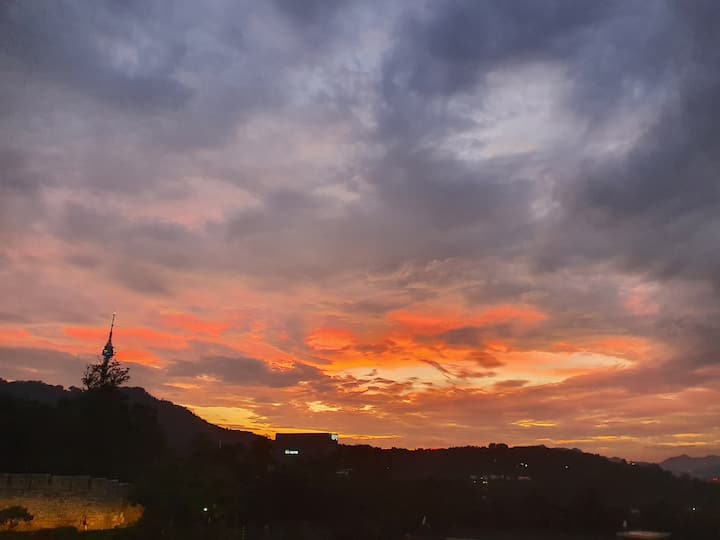 남산숲길 노을별장 #N서울타워 #남산 #성곽 #노을 #야경 #약수 #이태원 #동대문 #명동 - Seúl
