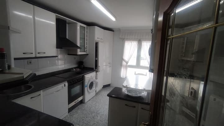 Piso De Tres Habitaciones - Laredo, España