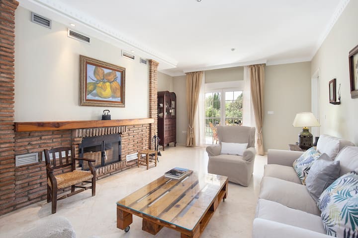 Casa Con Piscina, Zona De Barbacoa Y Wifi Gratis - Iznalloz