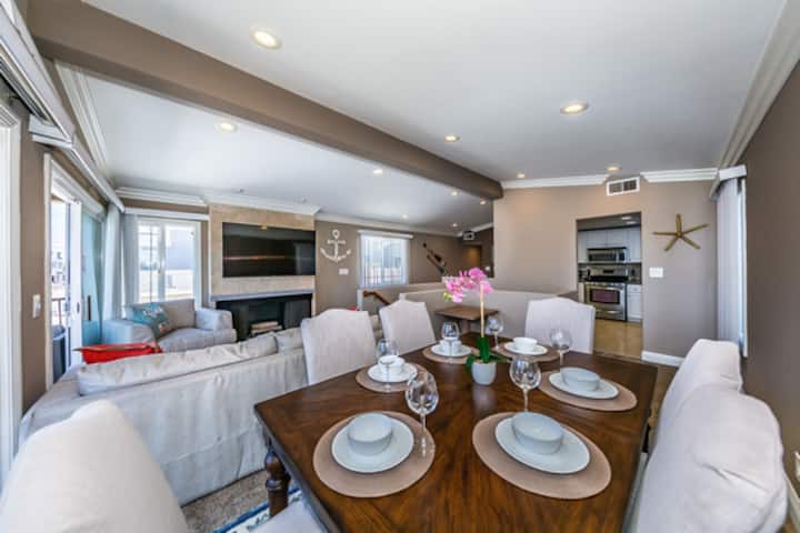 7 Bdrm 4 Bath Duplex 1 Block From Beach - Newport Beach, CA