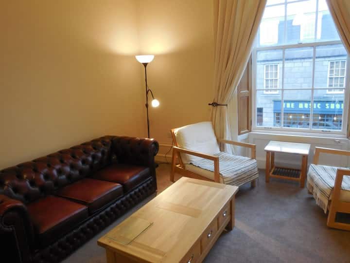 2 Bedroom City Centre Flat - アバディーンシャー