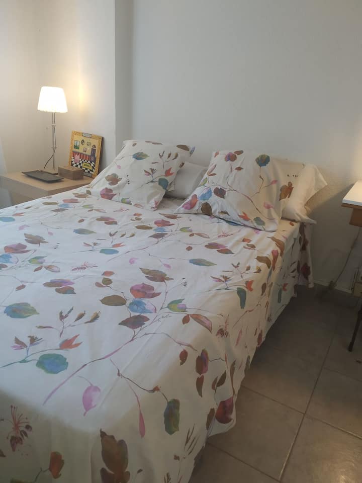 Habitación Amplia Y Luminosa En  Centro De Ruzafa - Valence en Espagne