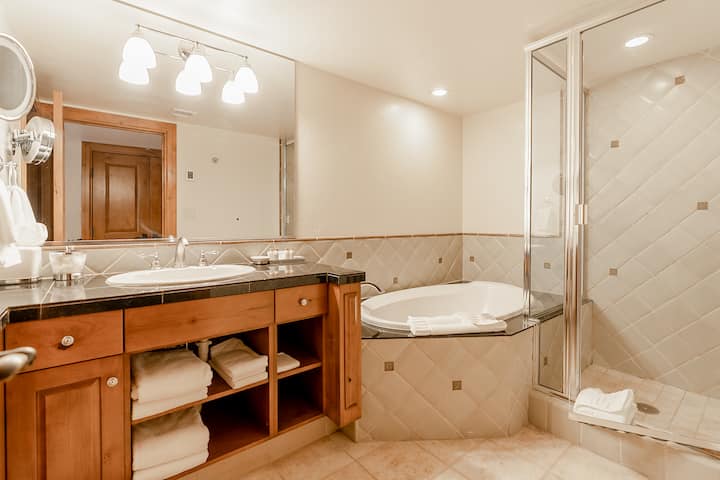 Three Bedroom Valley View Condo - Vail, CO