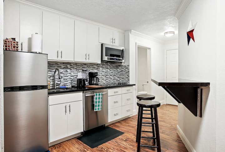 Flex Suite:heights Area
2 Condo Or 1 -Your Choice! - Houston, TX