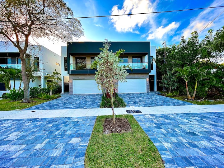 Botanical Oasis Las Olas Home W/ 2 Pools - Fort Lauderdale, FL