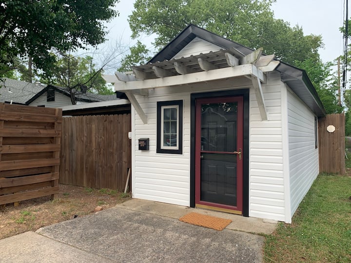 Hillcrest Tiny House With Private Patio - Little Rock, AR