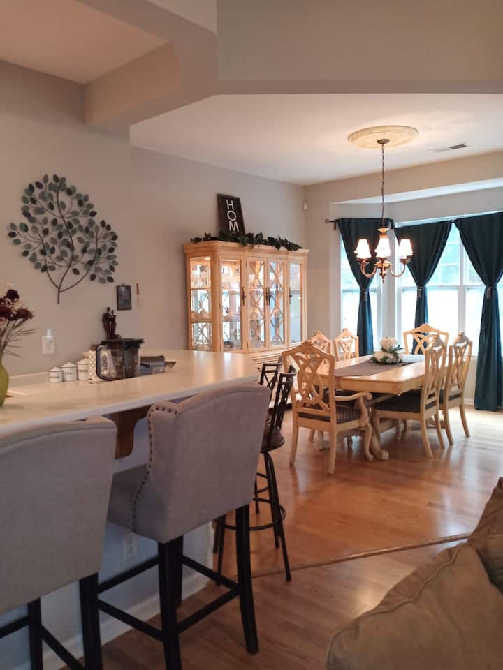 Peaceful Room Centrally Located To Everything - Concord, NC