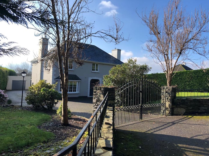 Gated Luxury Four Bedroom Entire House With Garden - Killarney