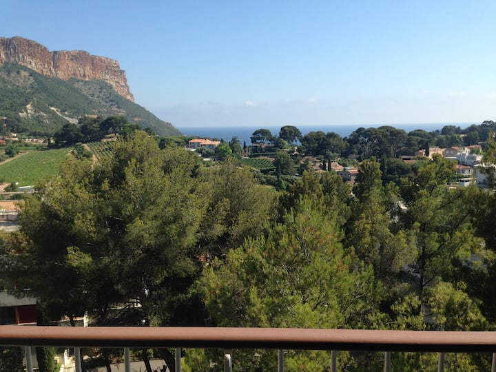 Agréable Nid Dans Cassis Surplombant Mer Et Vignes - Cassis