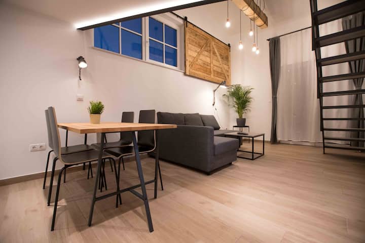 Steel Factory Loft (Central & Parking) - Liubliana