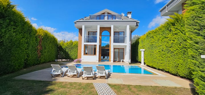 ÖLüdeniz'de Müstakil Havuzlu 4+1 Villa - Олюдениз
