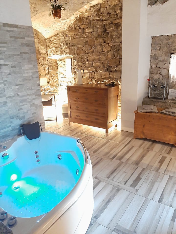 La Grotta Dell'antica Calvasino - Jacuzzi Privata - Menaggio