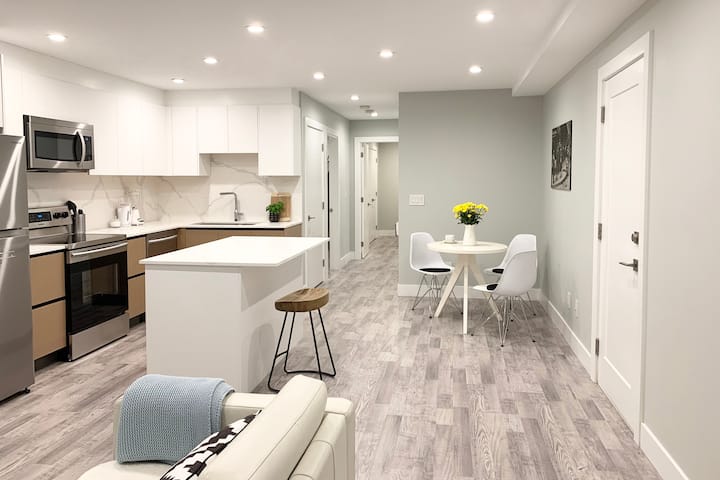 2br Basement Suite - Modern Comfortable Hotel-feel - West Vancouver