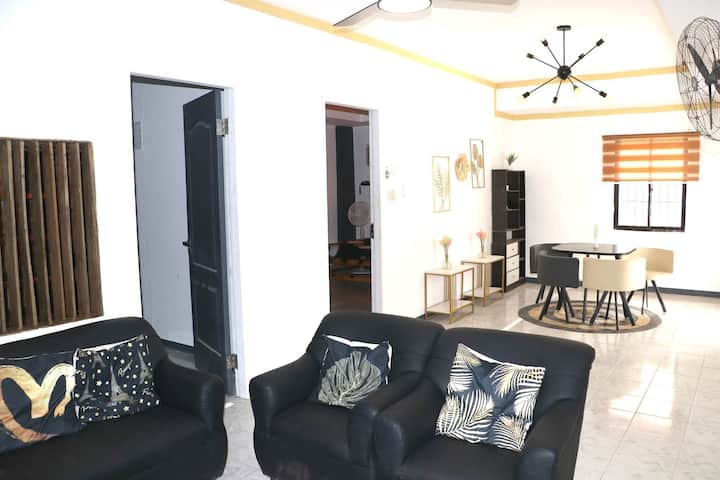 La Maison Guesthouse Exclusive Max 15 Persons - Sipalay
