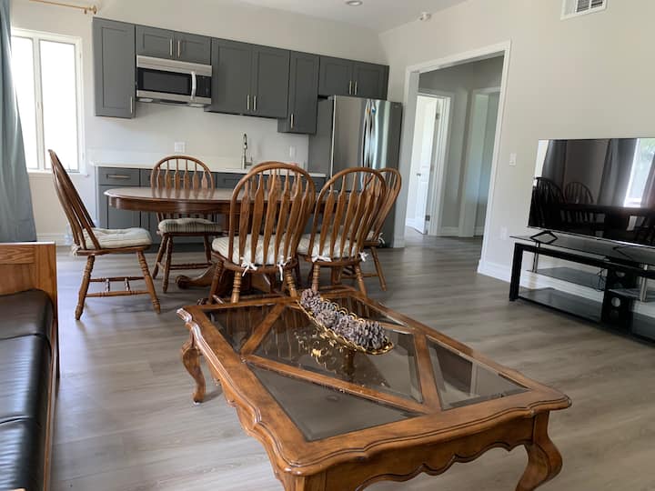 Cosy, Newly Renovated 3-bedroom, 1.5 On 2nd Floor - Pasadena, CA