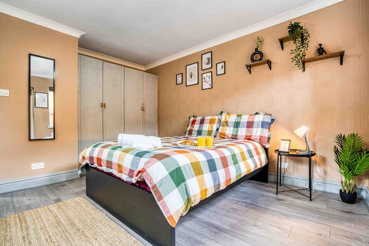 Spacious 3-bed With Free Parking - Birmingham