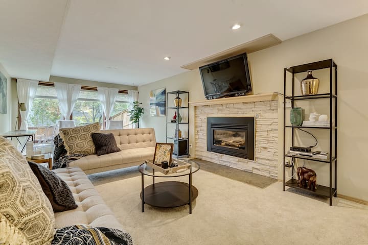 *Modern, Private Hideaway Close To Everything!!* - Calgary