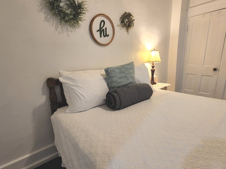 The Greenway Gate, Studio Apt Near River Greenway - Fort Wayne, IN
