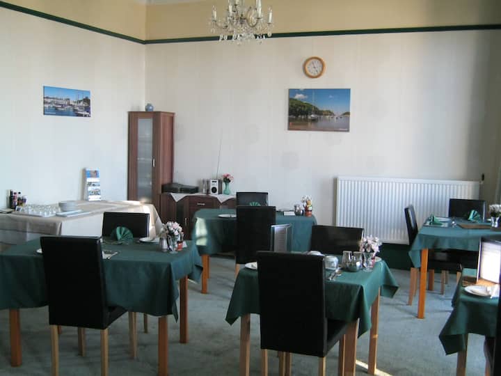 Glendevon ,Kingsize Bed. Seaview Room. 2nd Floor. - Ilfracombe