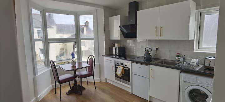 Comfy 2 Bedroom Apt In Central Area New Refurbish - Plymouth