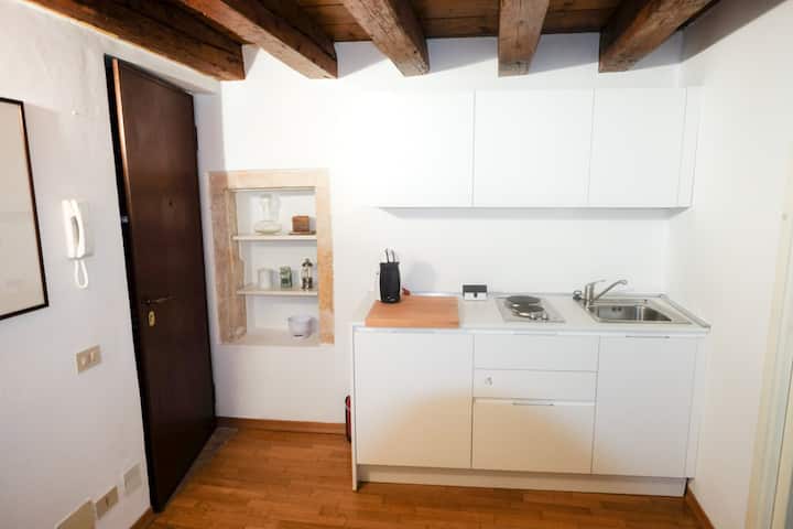 Ponte Degli Angeli Studio Apartment - Vicenza