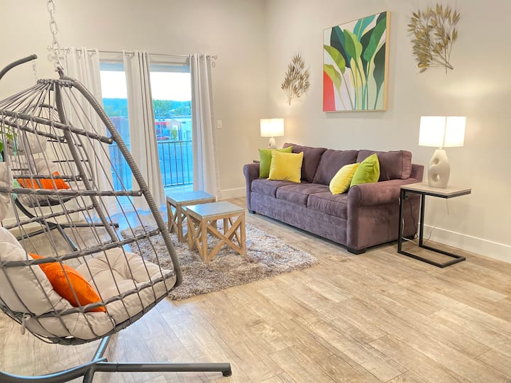 Downtown Chattanooga Condo Overlooking Brewery - Chattanooga, TN