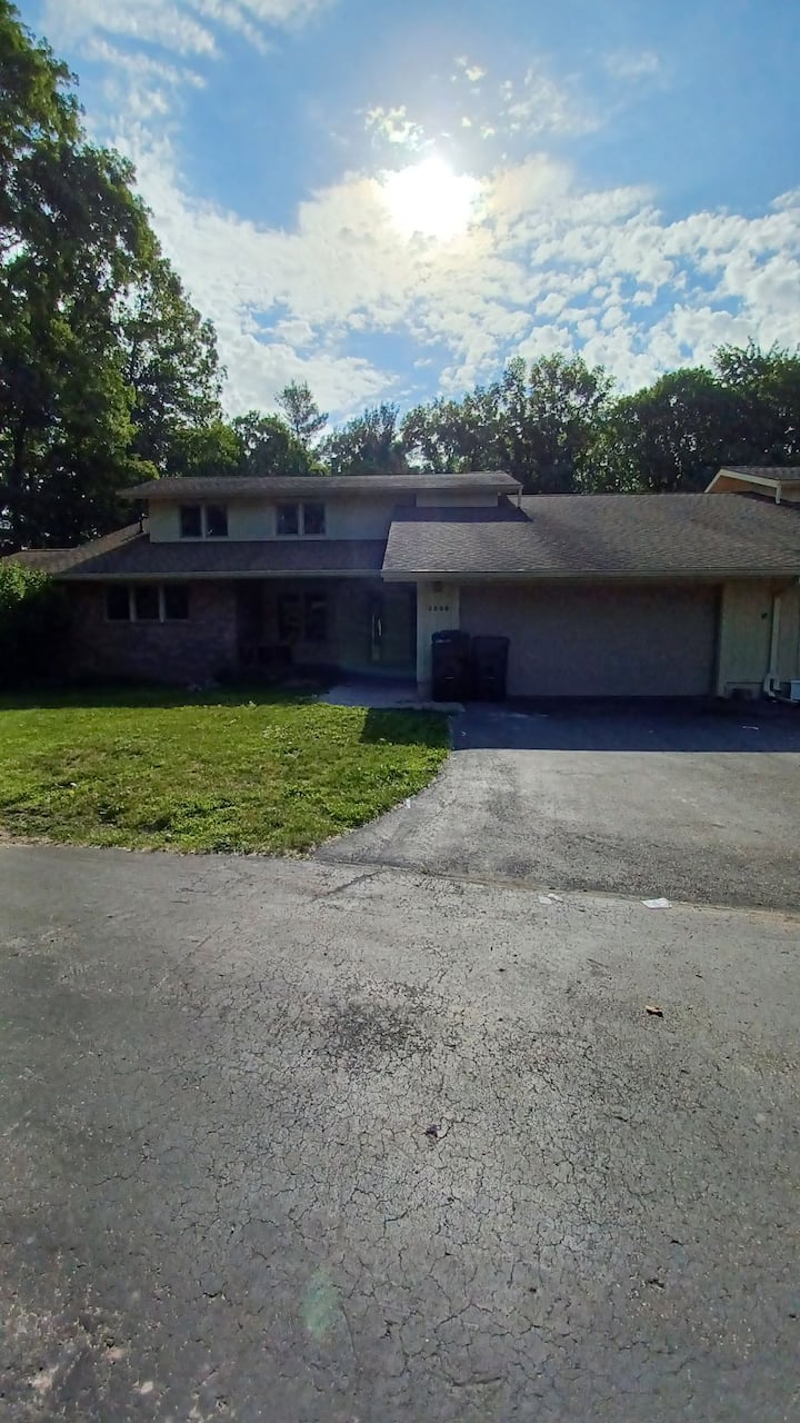 Arbury House
3302 Thornbrook - 密德蘭
