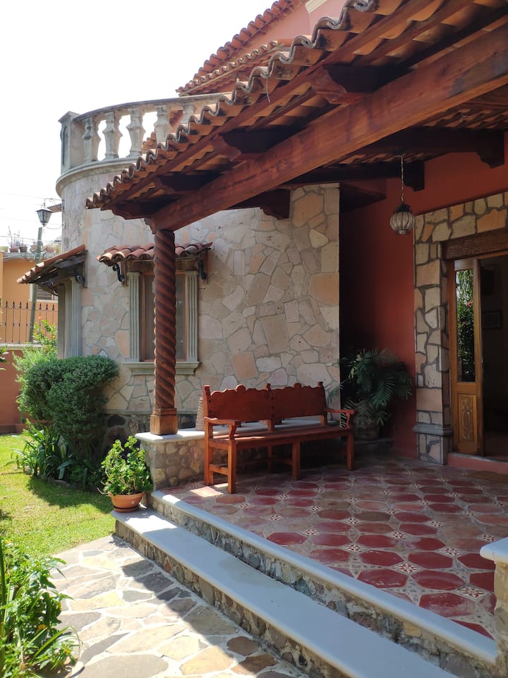 Bonita Casa Rústica Tipo Cabaña Muy Amplia - Ajijic