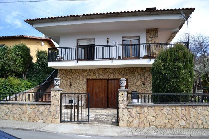 Beautiful House With Big Garden By Natural Park - Breda, Spain